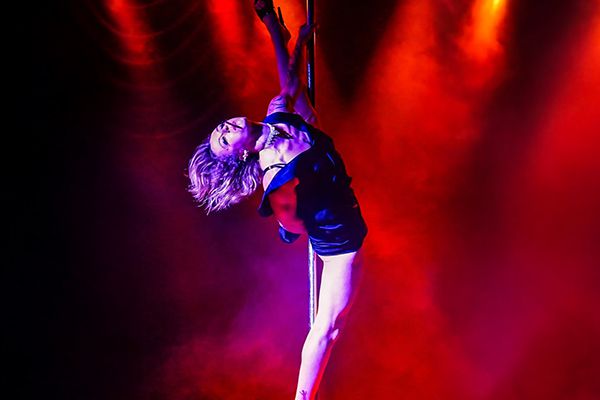 Book Champion Pole Dancer | Scarlett Entertainment