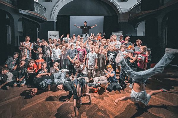 Book Now Breakdancing Crew Berlin | Scarlett Entertainment