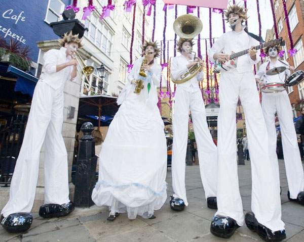 Stilt Act Brighton - Hire Stilt Walking Musicians | Scarlett ...