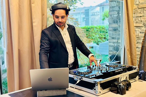 Réservez un DJ pour mariages et événements indiens | Scarlett Entertainment