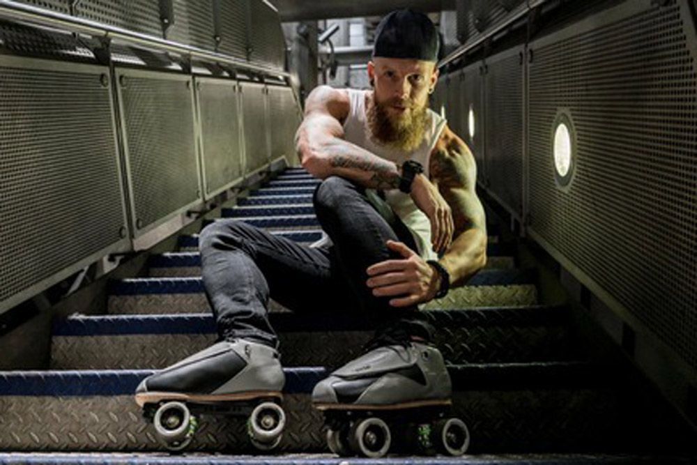 Book Now Roller Skater London | Scarlett Entertainment