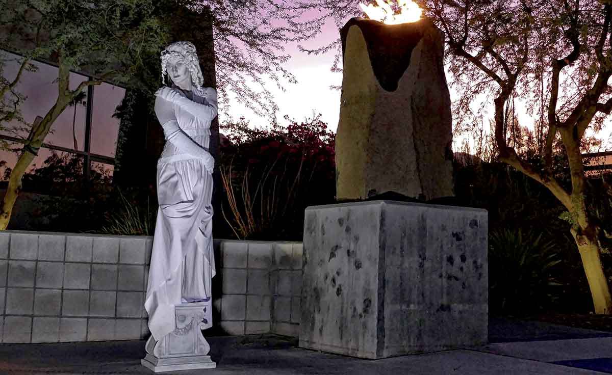 Book Living Statues & Fountains | Scarlett Entertainment