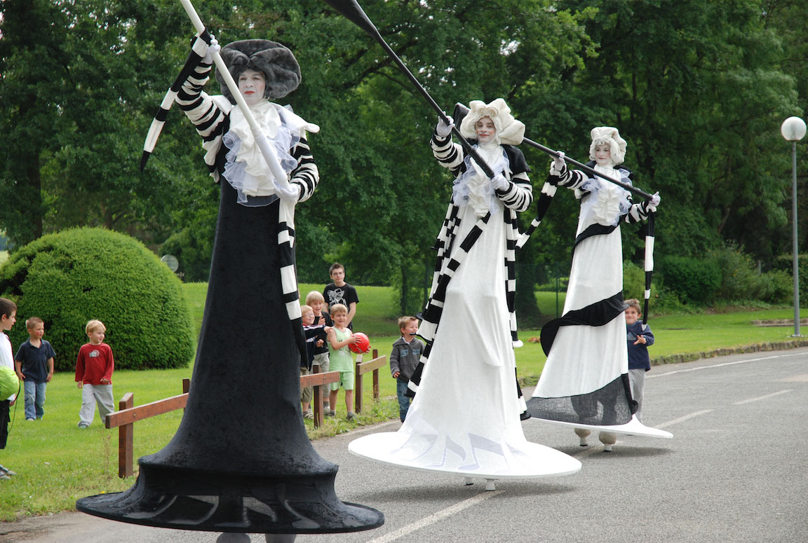 Hire Musical Stilt Walkers | France | Scarlett Entertainment