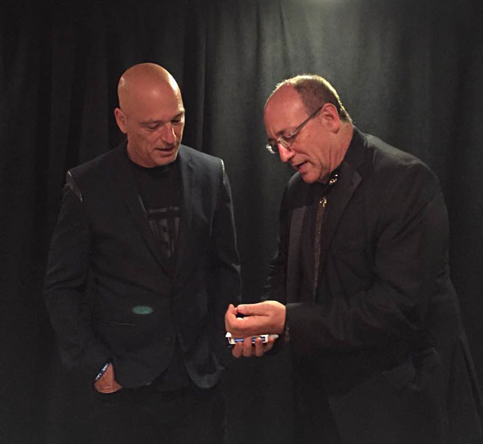 Hire a Miami Magician - Close Up Magic | Scarlett Entertainment USA