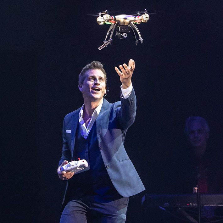 Book A Stage & Roaming Magician Las Vegas | Scarlett Entertainment