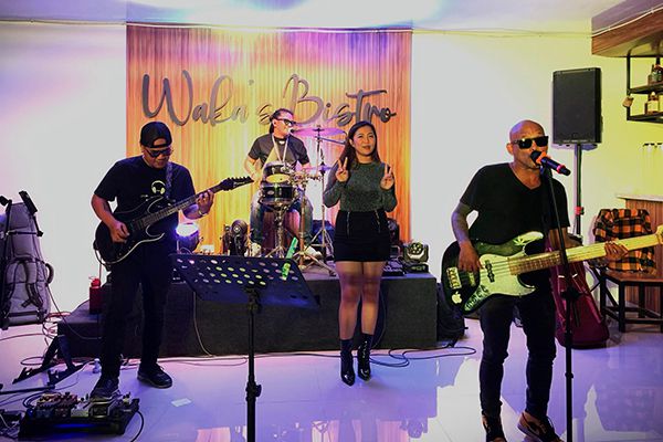Hire 4 Piece Party Cover Band | Scarlett Entertainment