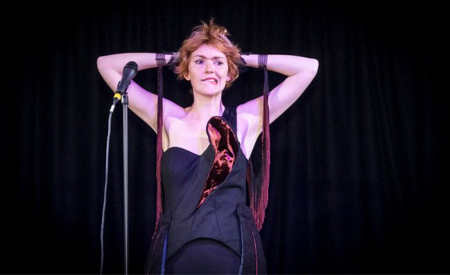Book Comedian Elf Lyons | Scarlett Entertainment