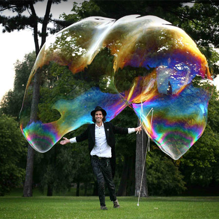 Hire Bubble Show UK | Giant Bubble Show UK | Hire Bubbleologist UK