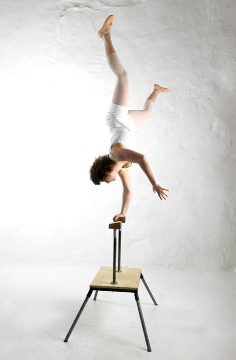 Hand Balancing Performer - Corporate Entertainment Germany | Unique ...