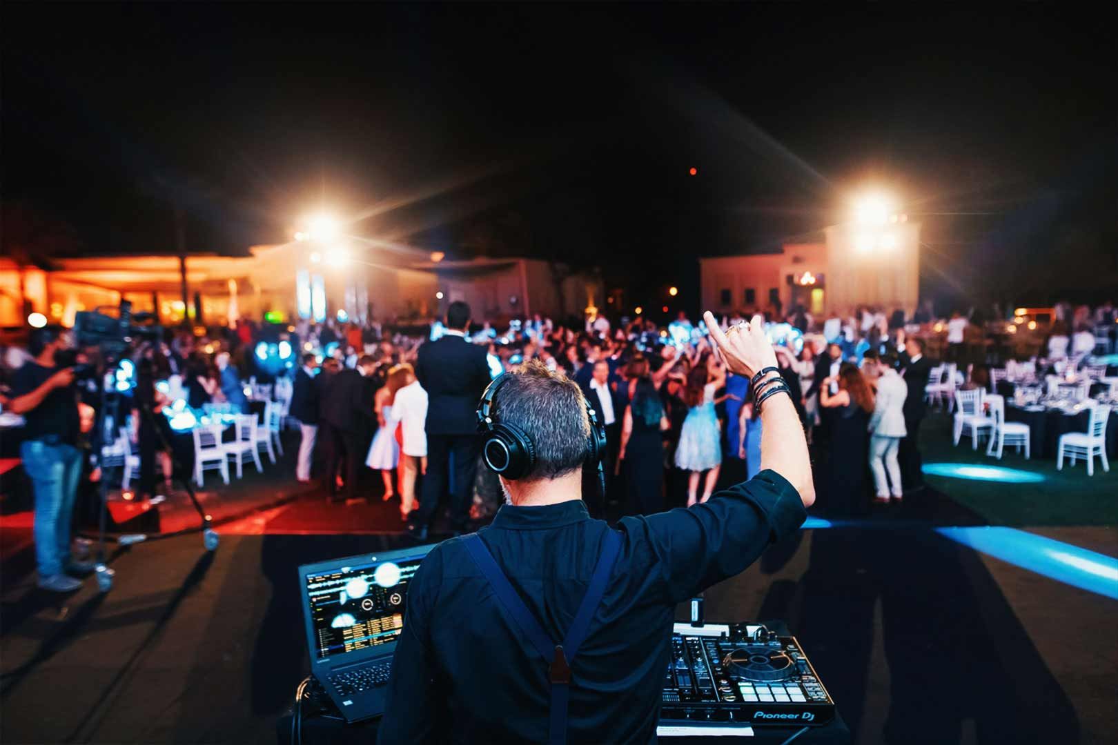 Hire Event DJs & VJs | Scarlett Entertainment