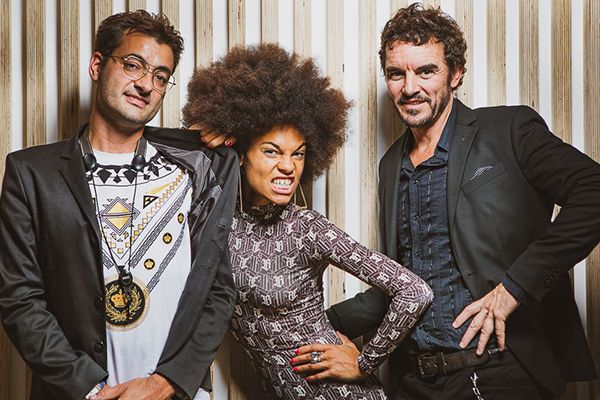 Book Versatile Cover Trio Barcelona | Scarlett Entertainment