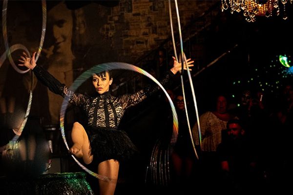Book Hula Hoops Cirque | Scarlett Entertainment