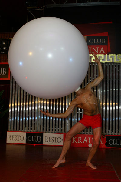 Unique Act - Comedy Balloon Act | Book Human Balloon China