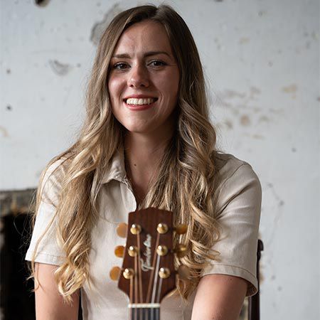 Book Female Vocalist & Guitarist | Scarlett Entertainment