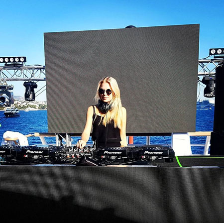 Book Event DJ London – Female DJ | Scarlett Entertainment UK