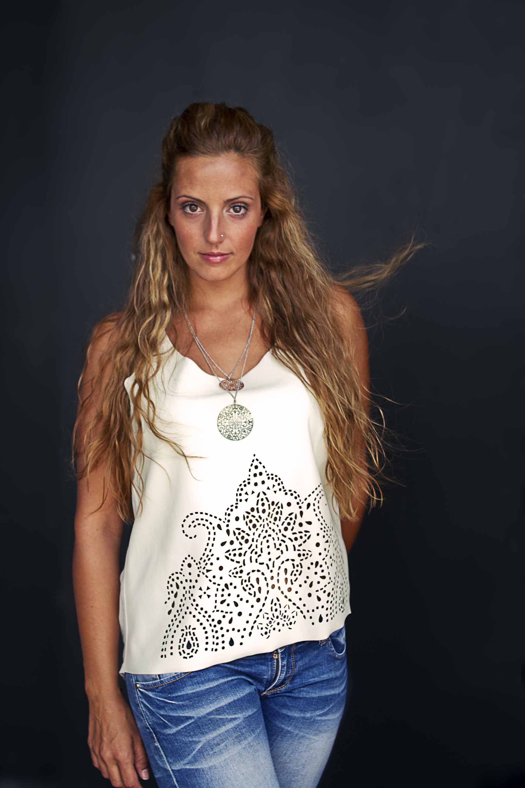 Hire Female Vocalist Milan | Party Singer | Book Solo Singer Milan