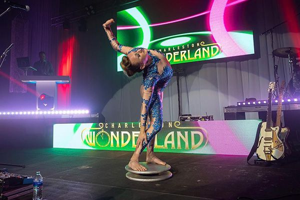 Book Spinning Contortion | Scarlett Entertainment