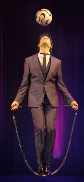 Juggler For Events Spain - Hire Juggling Show | Scarlett Entertainment UK