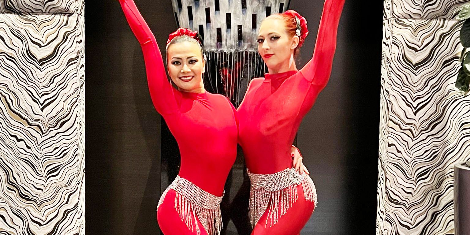 Elegant Duo Contortion Act Turn Heads at Exclusive Las Vegas Soirée Elegant Duo Contortion Act Turn Heads at Exclusive Las Vegas Soirée