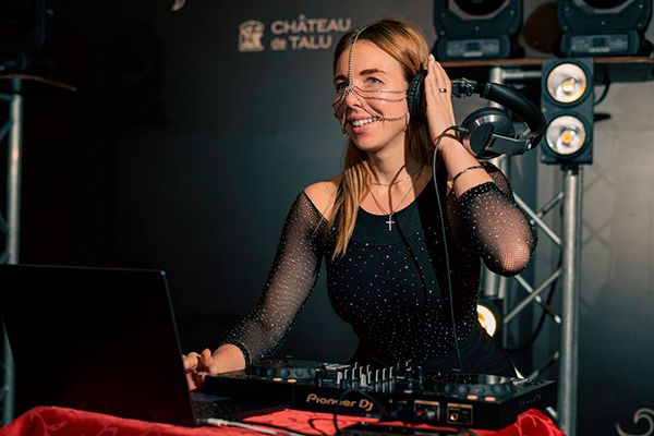 Book Female Multi-Format DJ Dubai | Scarlett Entertainment