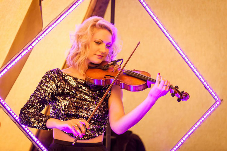 Book Electro Pop Violinist London – Music Composer | Scarlett ...