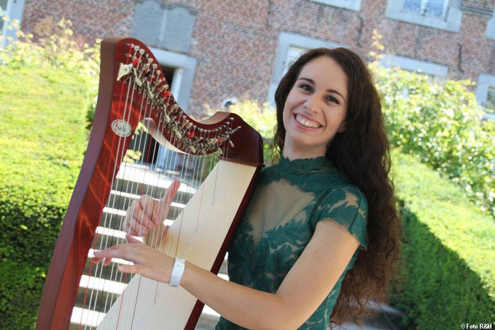 Female Harpist - Harp Music | Scarlett Entertainment Belgium