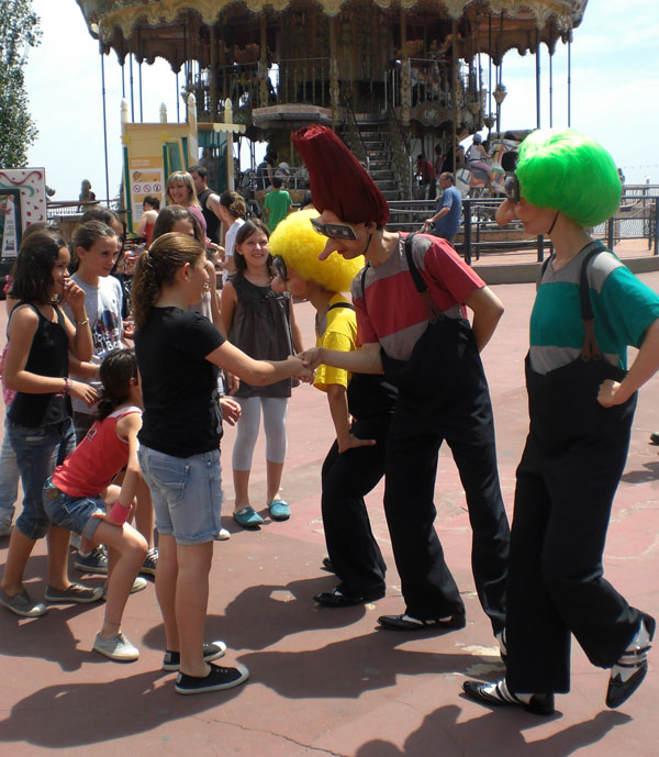 Walkabout Act For Events Barcelona - Hire Unique Characters | Scarlett ...