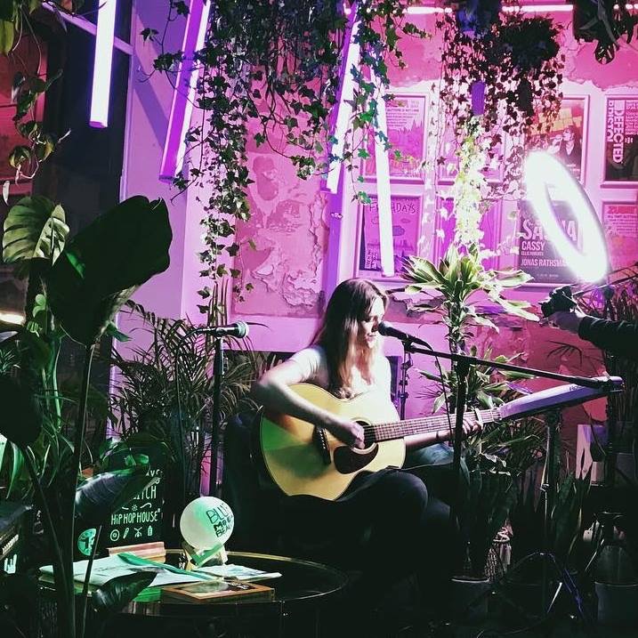 Book Female Vocalist & Guitarist | Scarlett Entertainment