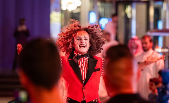 Book Circus Juggler Saudi Arabia | Scarlett Entertainment