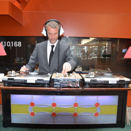 Jazz DJ For Events Amsterdam - Hire Party DJ | Scarlett Entertainment ...