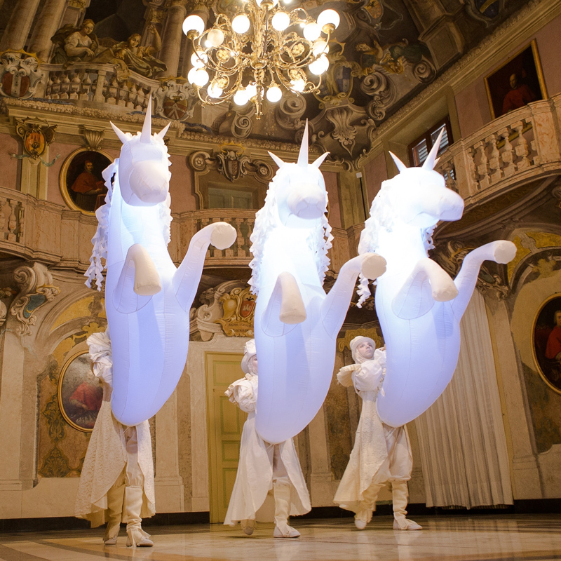 Hire Dancing Unicorns - White Themed Entertainment | Italy