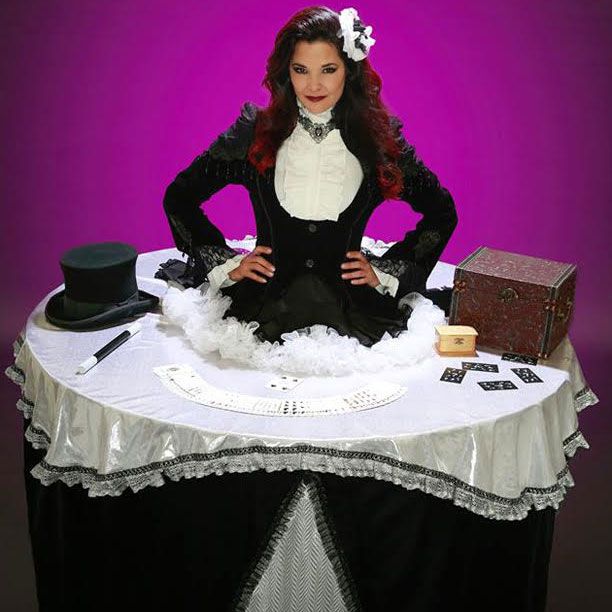 Book Roaming Magician Maria | Scarlett Entertainment