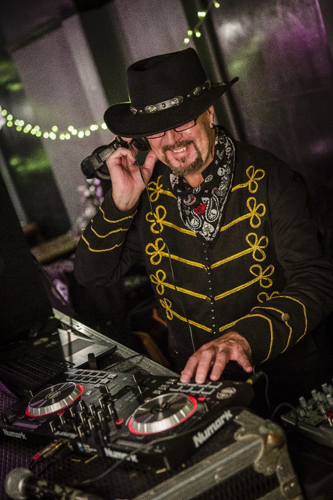 Hire Mashup Party Band UK | Scarlett Entertainment