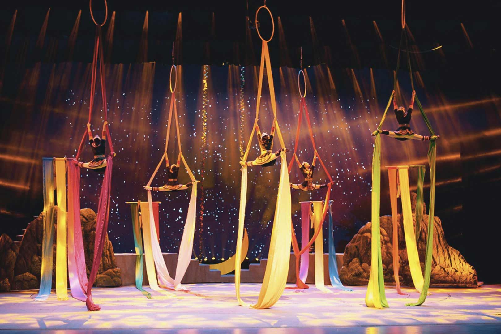 Hire Circus Entertainment for Events | Scarlett Entertainment