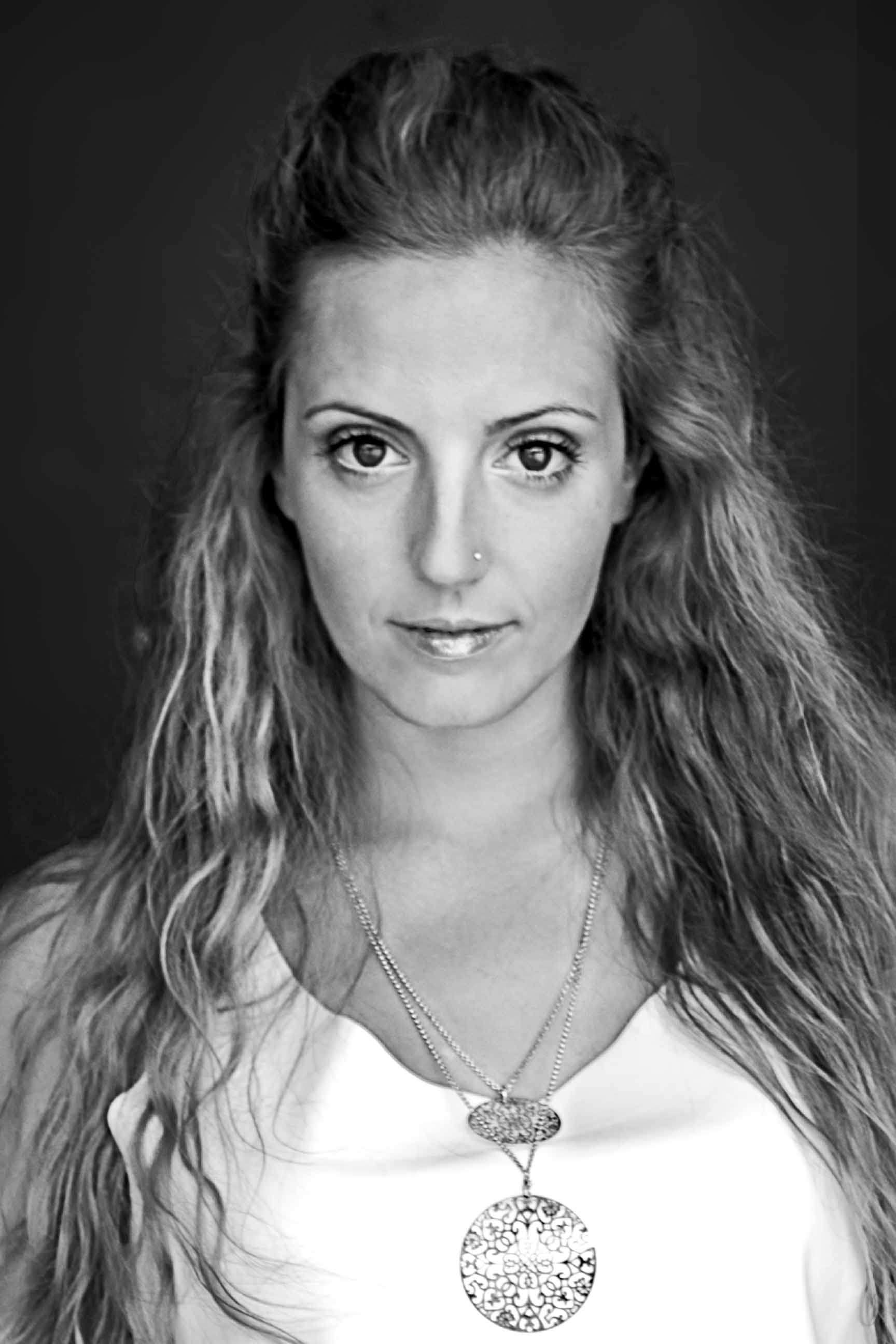 Hire Female Vocalist Milan | Party Singer | Book Solo Singer Milan