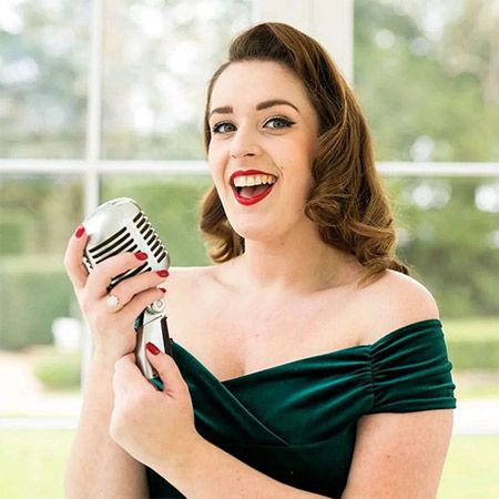 Book Female Vintage Singer London | Scarlett Entertainment