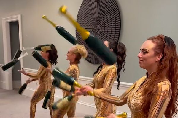 Book Champagne Bottle Club Jugglers | Scarlett Entertainment