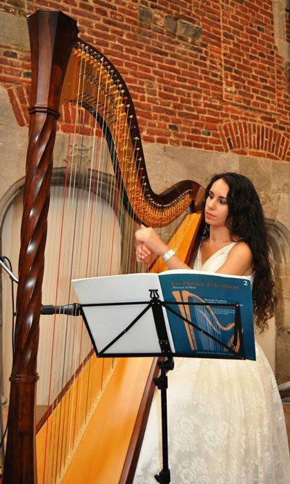 Female Harpist - Harp Music | Scarlett Entertainment Belgium