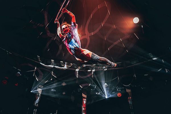 Contratar Artista de Circo de Aro Aéreo | Scarlett Entertainment