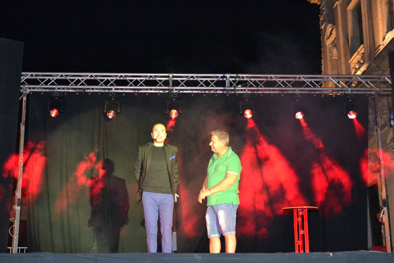 Book Roaming Magician Italy | Scarlett Entertaimment