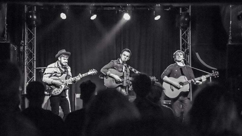 Book Folk Duo- Hire Country Band | Scarlett Entertainment UK