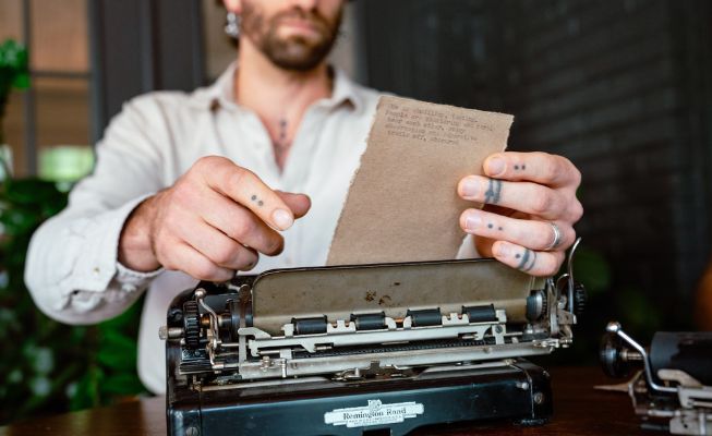 Book Typewriter Poet California | Scarlett Entertainment