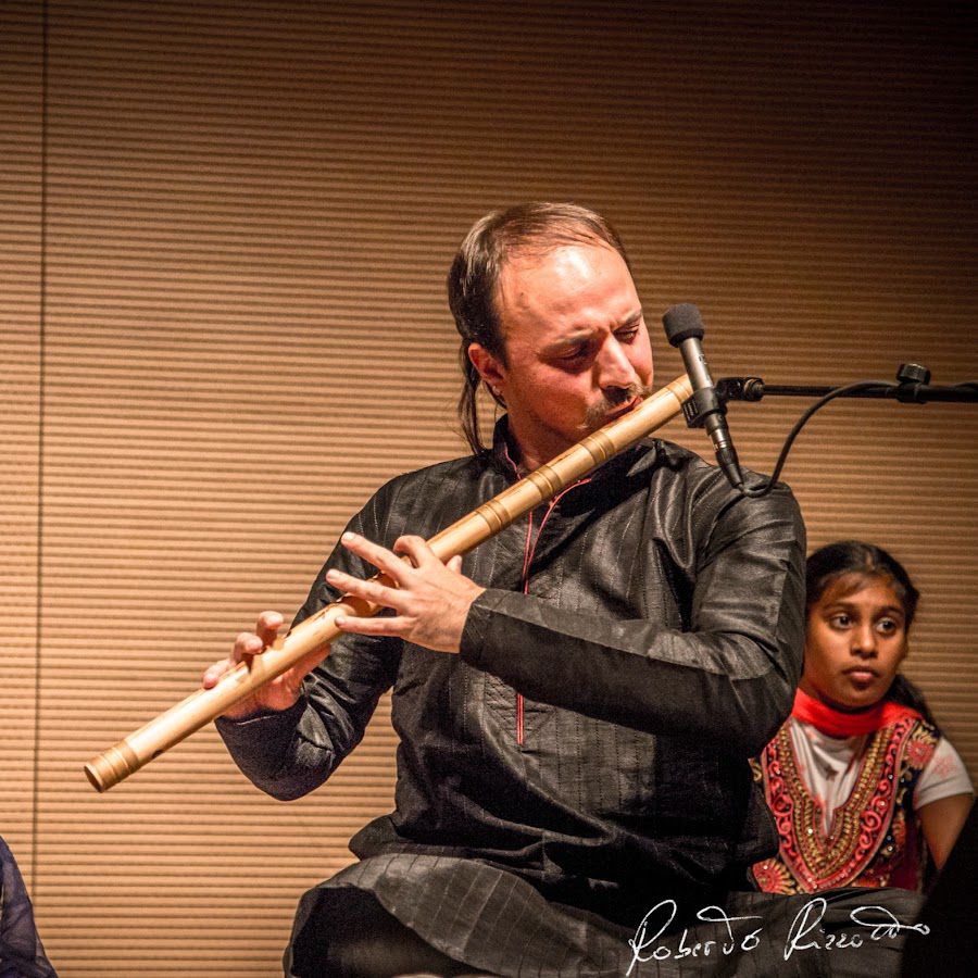 Hire Bansuri Player Italy | Scarlett Entertainment