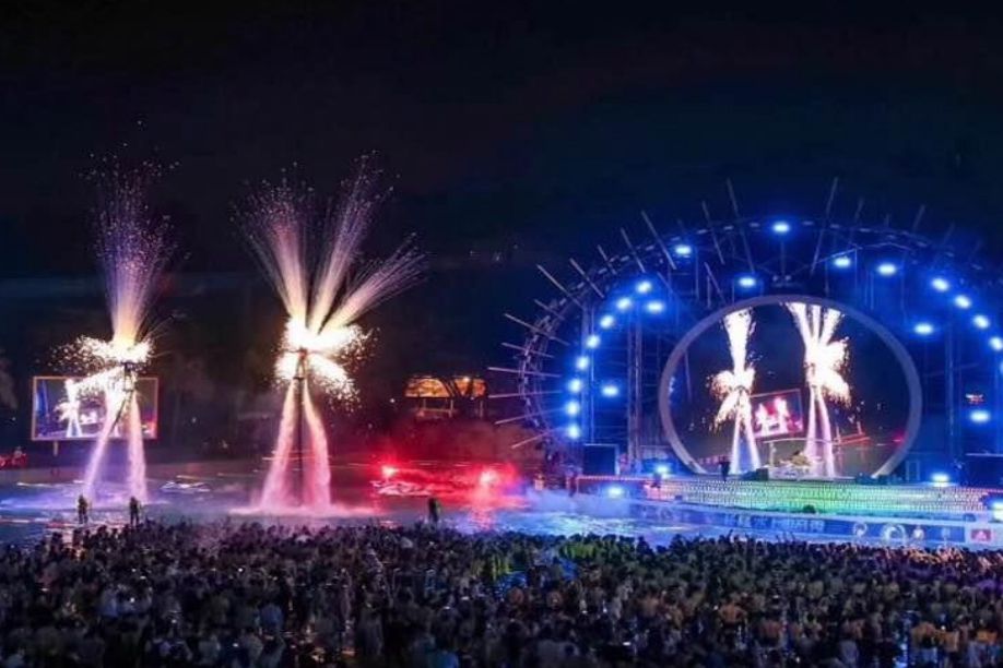 Hire Now Extreme Water Shows | Scarlett Entertainment
