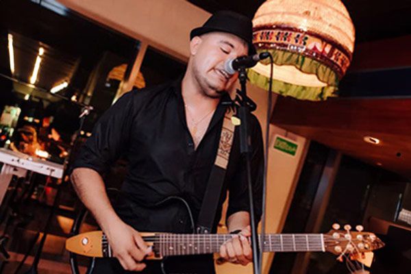 Réservez dès maintenant le groupe Latin aux Émirats arabes unis ...