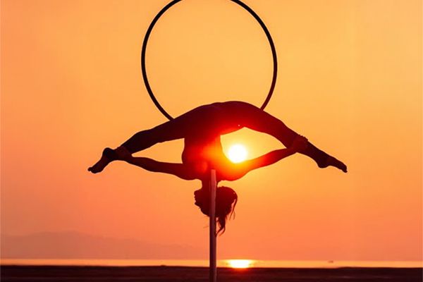 Book Freestanding Aerial Hoop Artist | Scarlett Entertainment